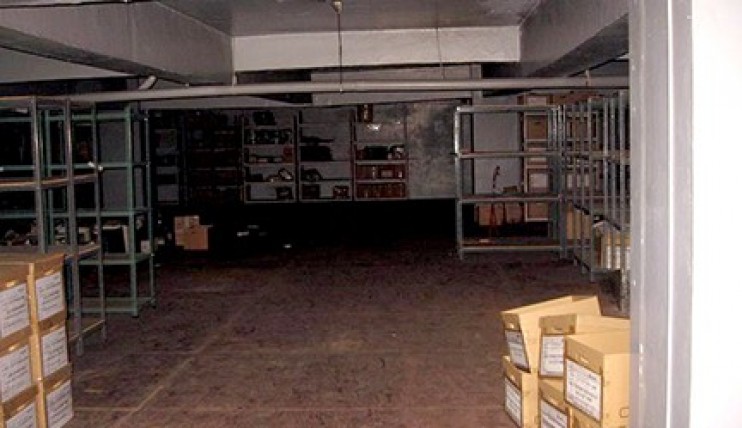 5 storey Office warehouse building newly renovated bare along Pascor ...