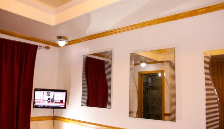 MALE BEDSPACE AND ROOMS FOR RENT.